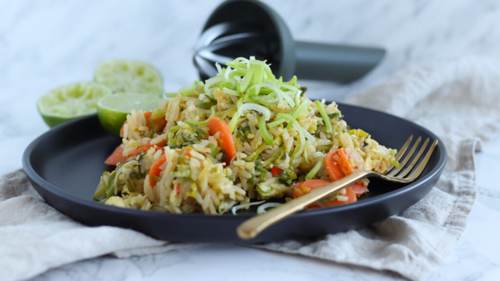 Stegte ris med grøntsager og æg - Ditte Lykkeberg